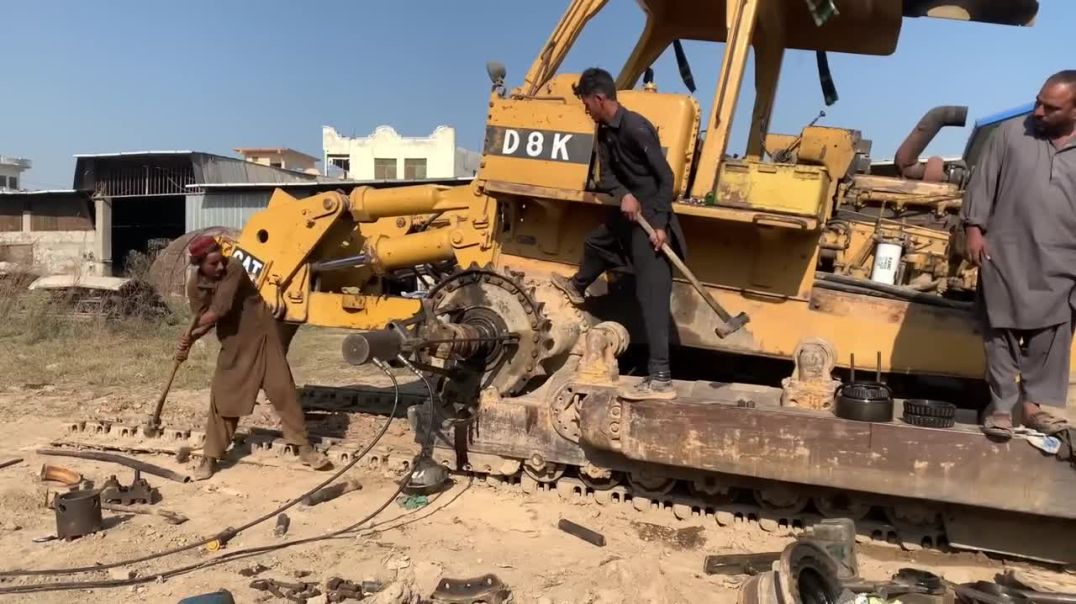 Incredible Work - Repairing Caterpillar D8k Bulldozer Final Drive ...